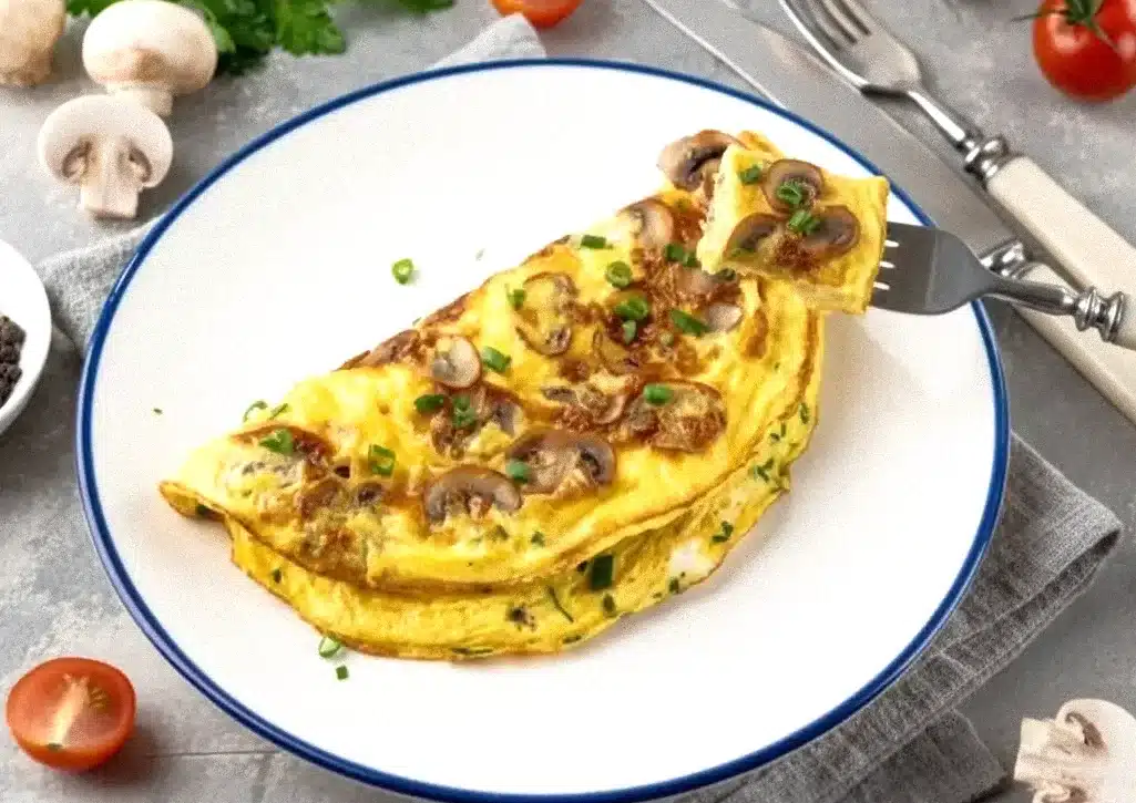 Descoperă pasul surprinzător care transformă omleta într-un deliciu ca ...